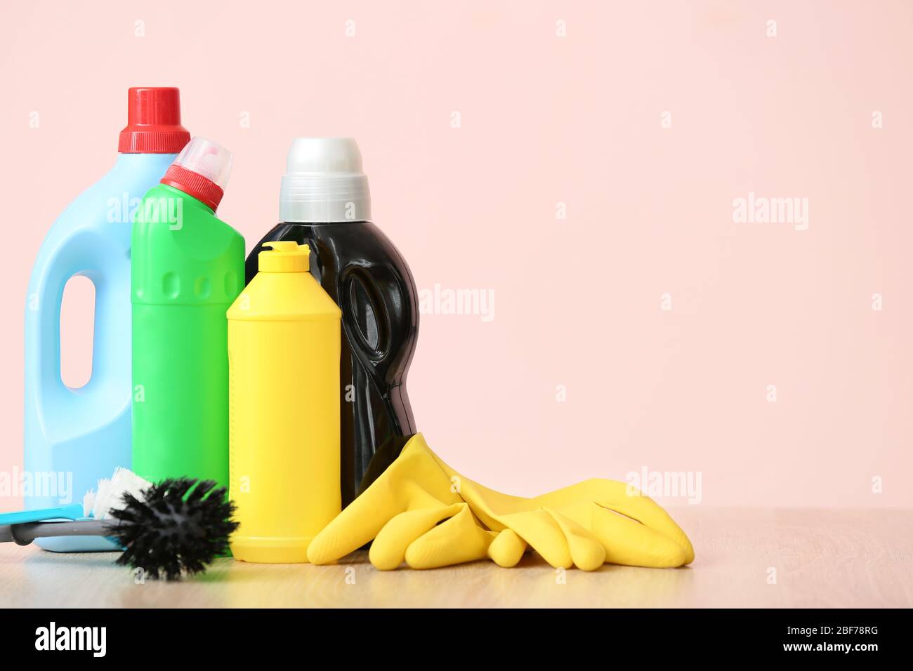 Set of cleaning supplies on color background Stock Photo - Alamy