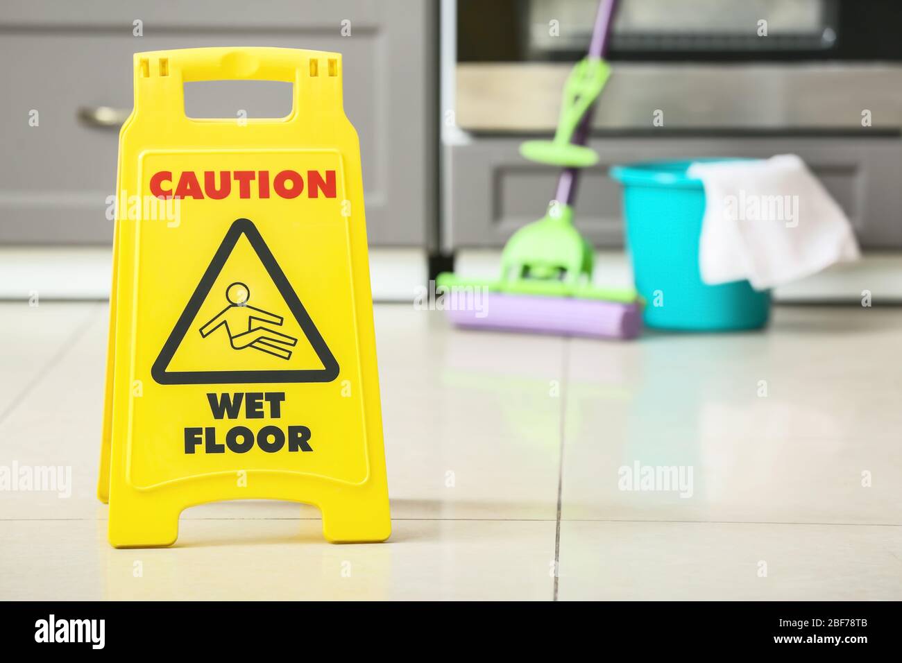 Caution sign in kitchen hi-res stock photography and images - Alamy