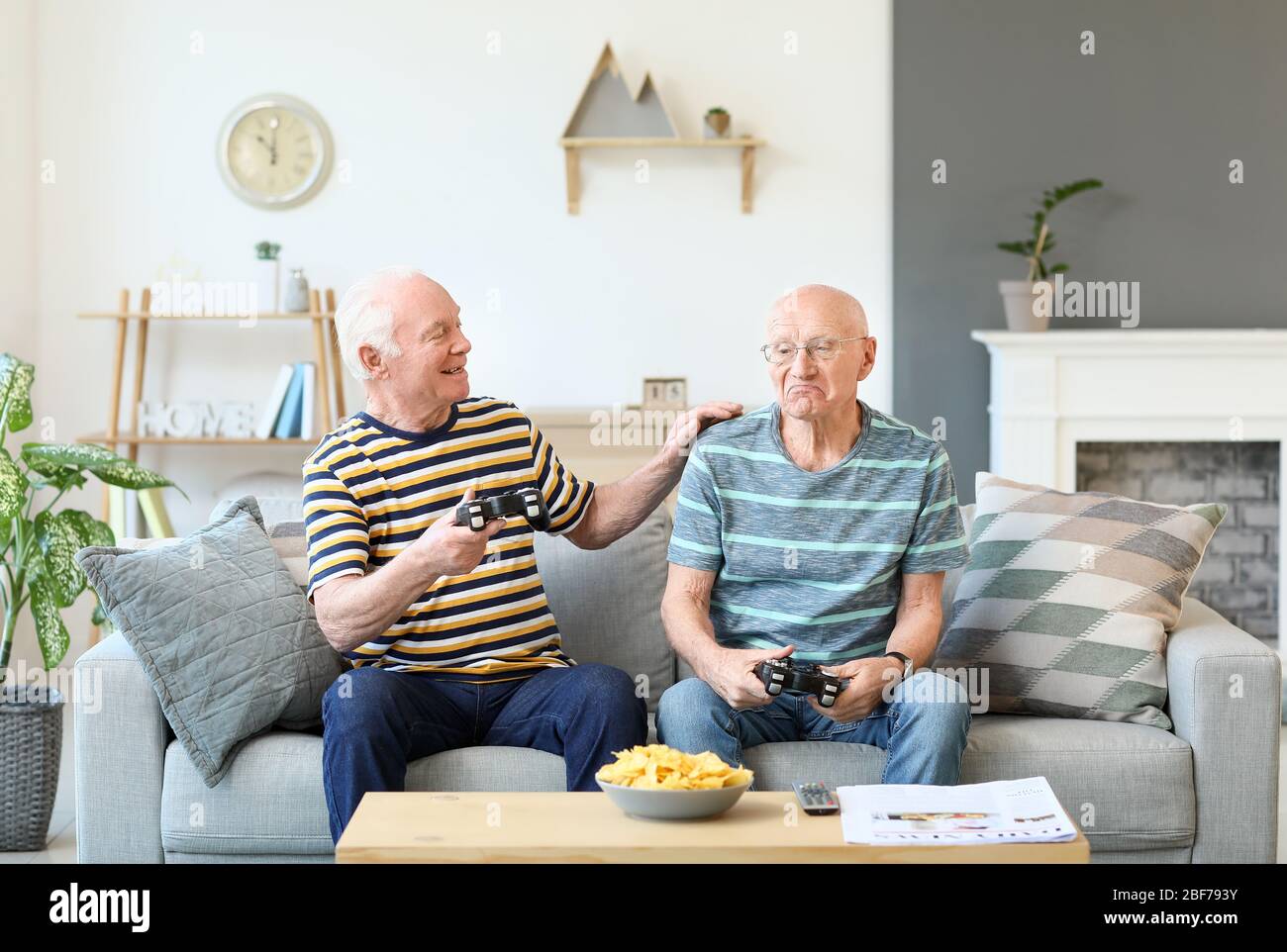 Elderly playing video games hi-res stock photography and images - Alamy