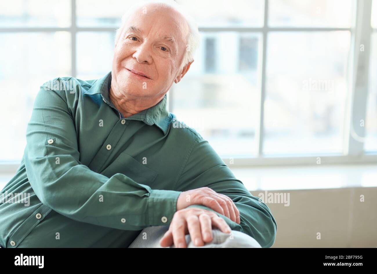 Portrait of elderly man at home Stock Photo - Alamy