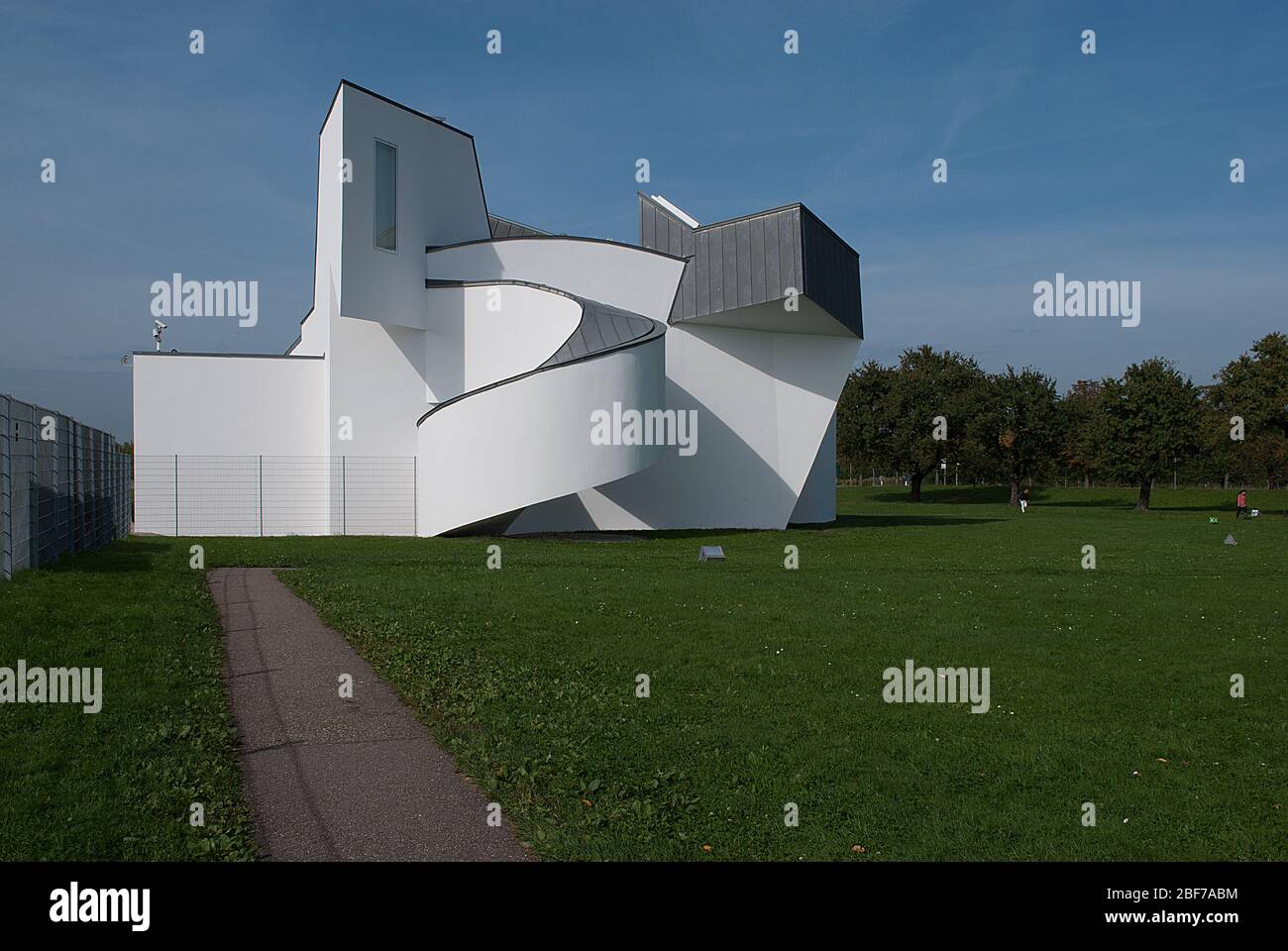 Gallery deconstructivism deconstructivist architecture hi-res stock ...