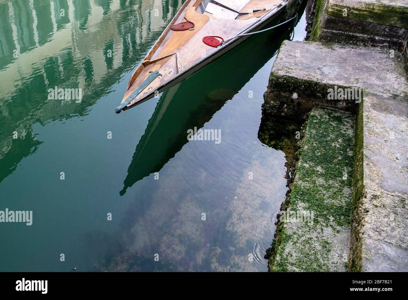 03/28/2020 Venice - Italy Venice is shrouded in silence and clean water ...