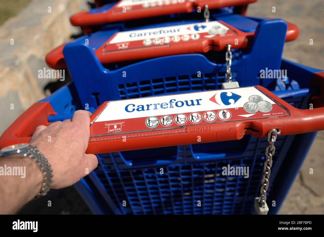 Carrefour supermarket trolleys hi-res stock photography and images - Alamy