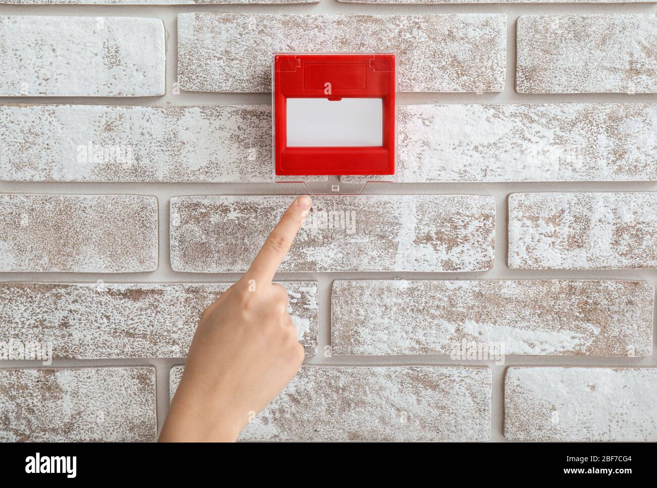 Installed fire alarm call point hi-res stock photography and images - Alamy