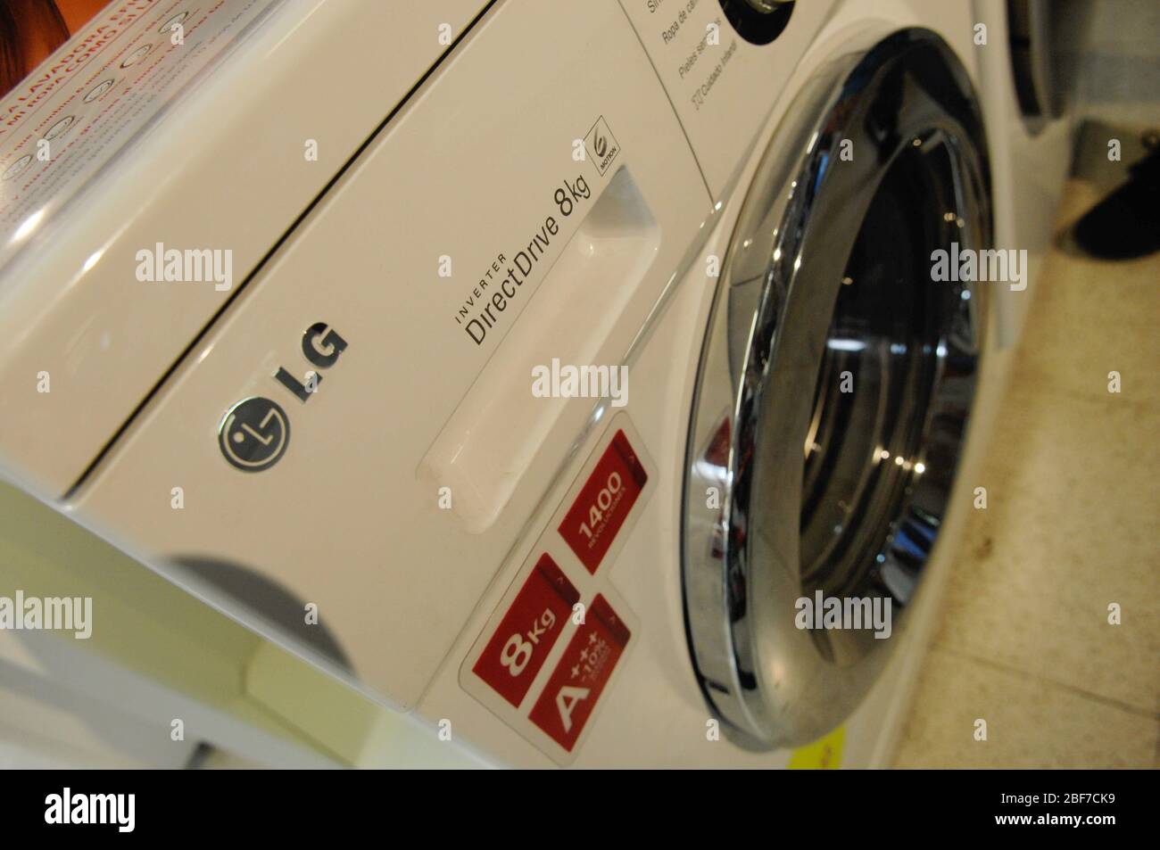 Lg washing machine hi-res stock photography and images - Alamy