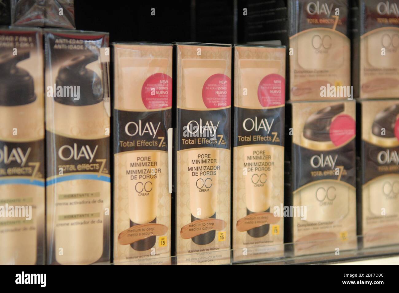 Olay cosmetics hi-res stock photography and images - Alamy