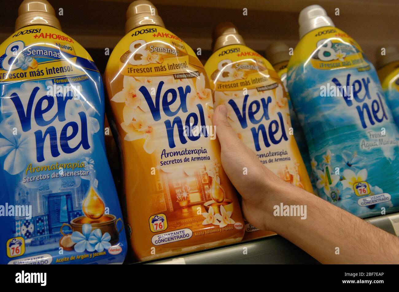 Bagel machine hi-res stock photography and images - Alamy