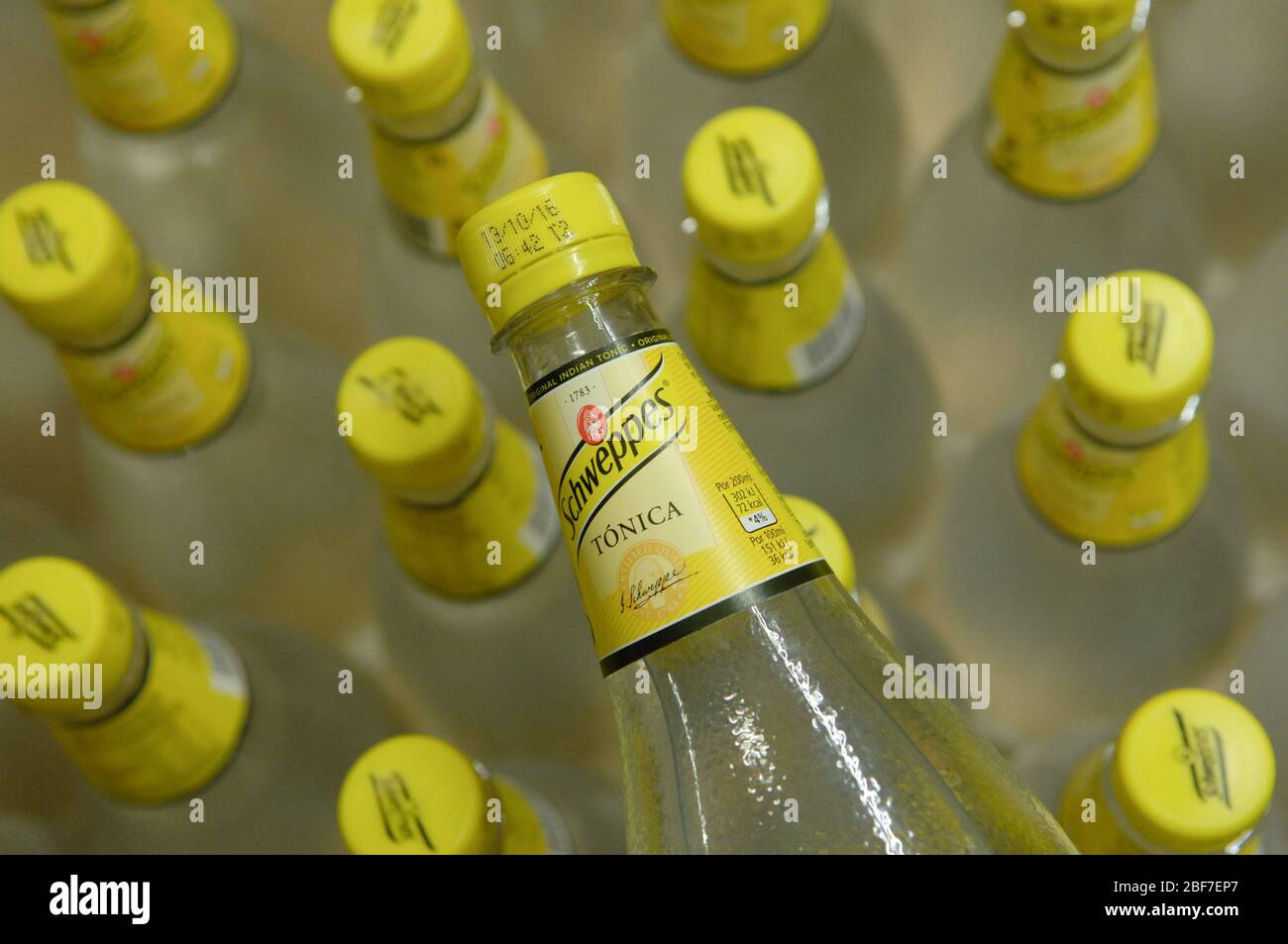Schweppes tonic water hi-res stock photography and images - Alamy
