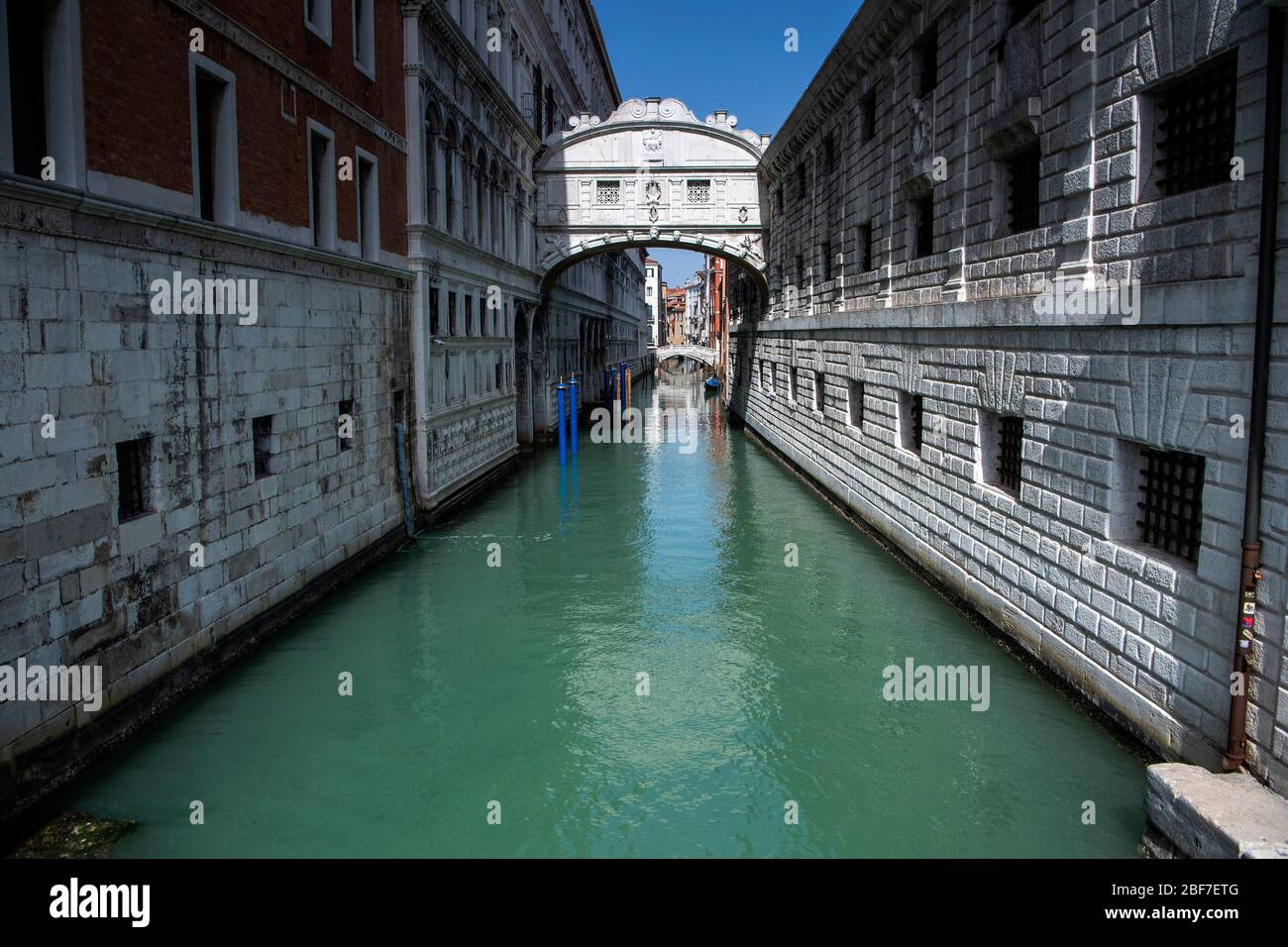 03/28/2020 Venice - Italy Venice is shrouded in silence and clean water ...