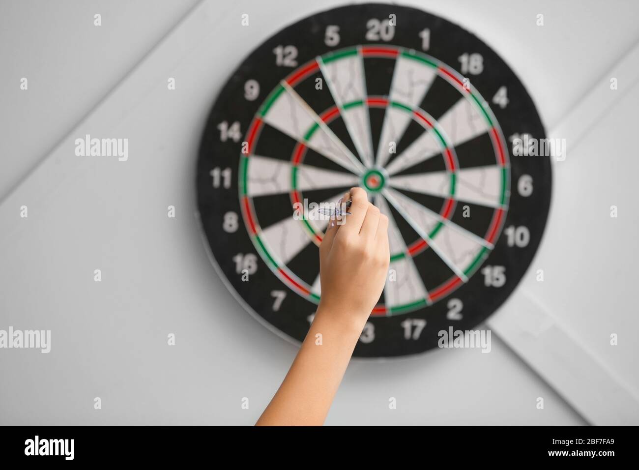 Woman playing darts hi-res stock photography and images - Alamy