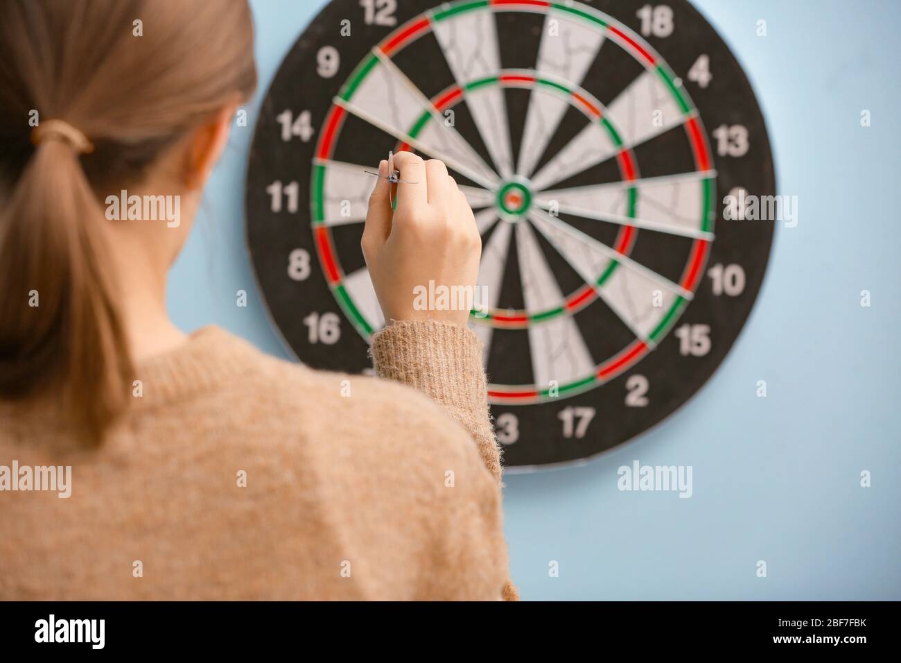 Woman playing darts hi-res stock photography and images - Alamy