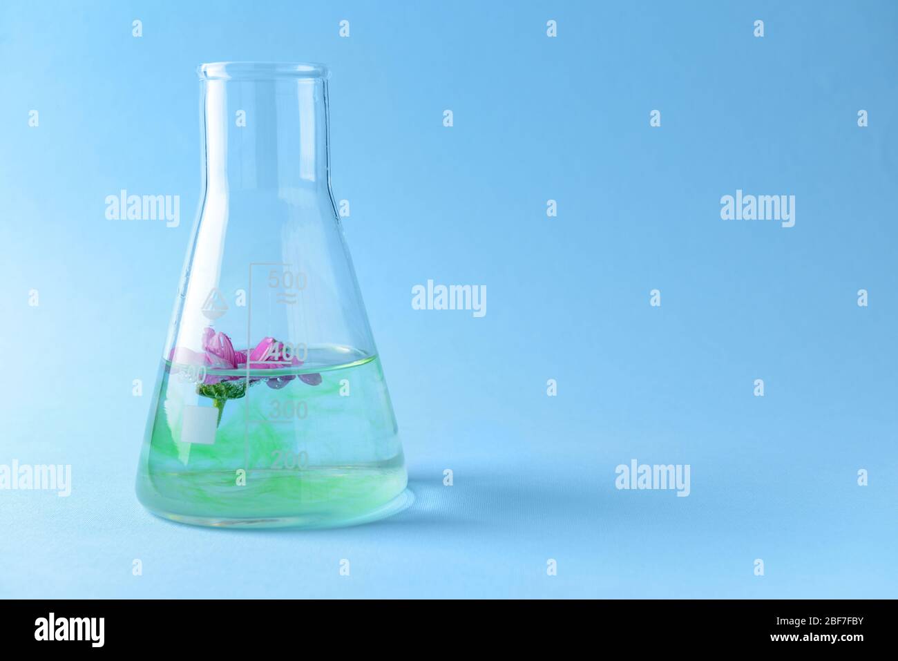 Laboratory flask flower hi-res stock photography and images - Alamy