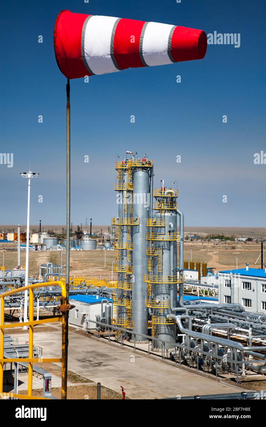 Crude oil distillation process hi-res stock photography and images - Alamy