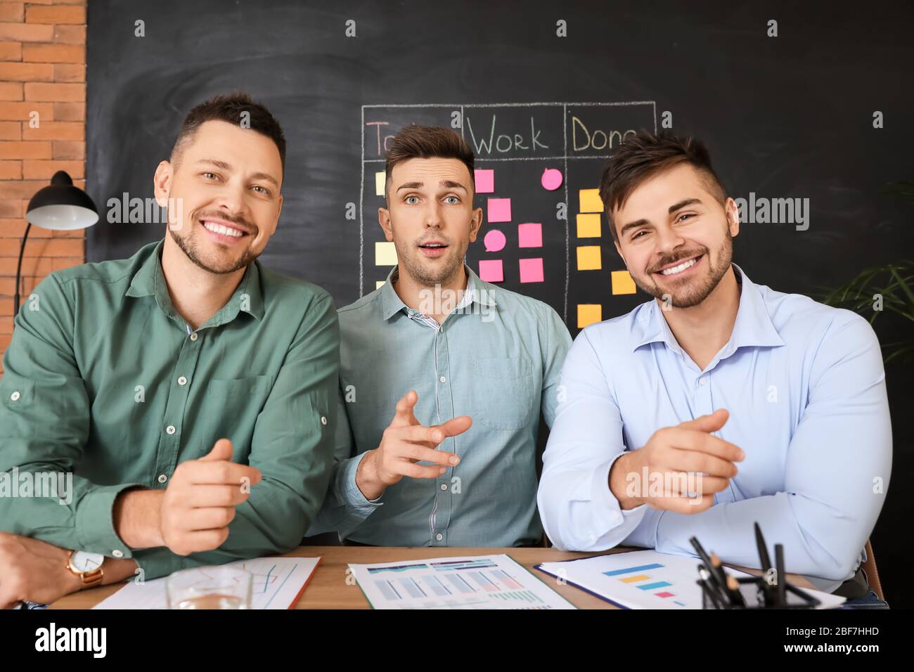 Videocall men hi-res stock photography and images - Alamy