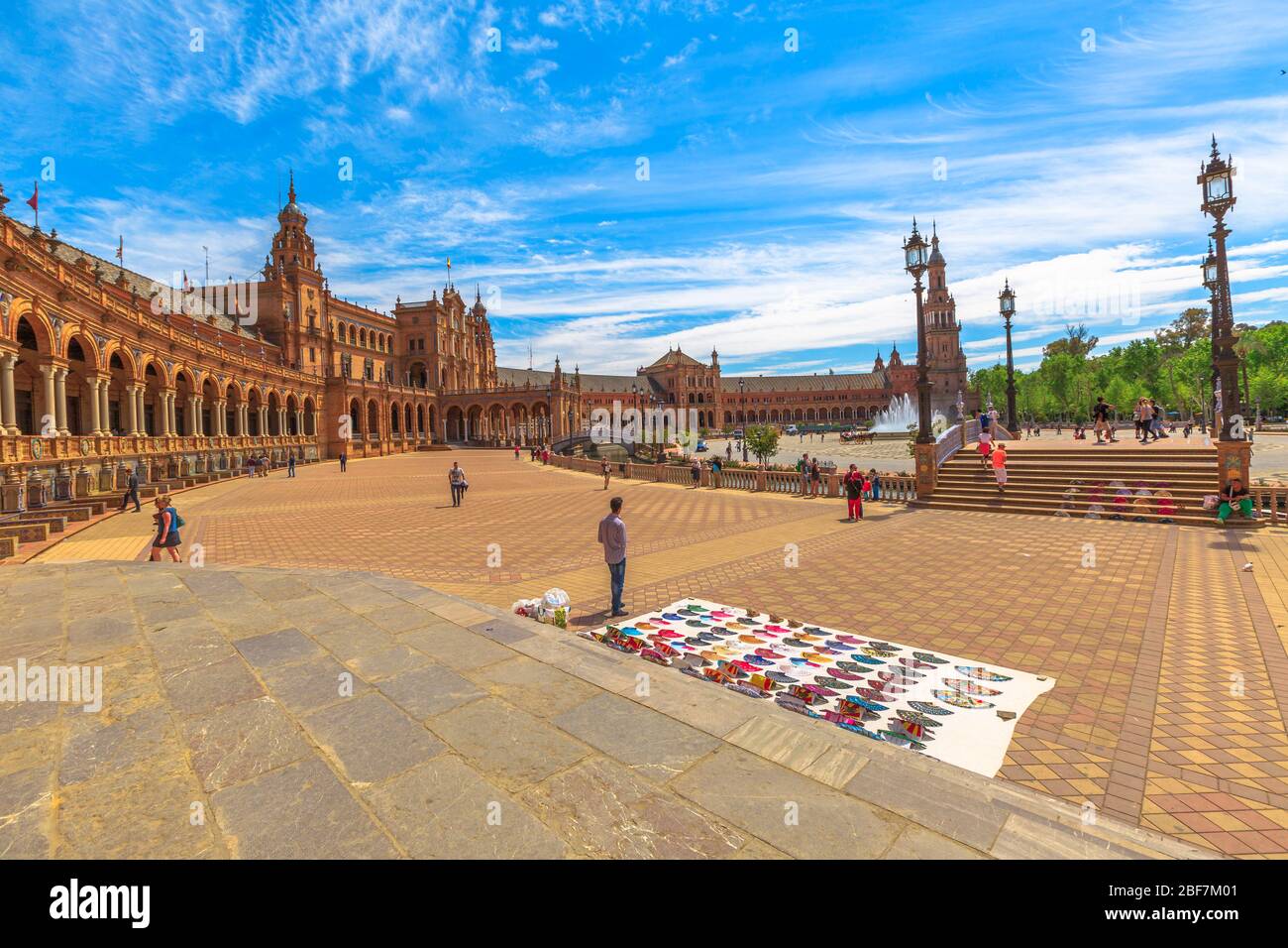 Hand fans hi-res stock photography and images - Alamy