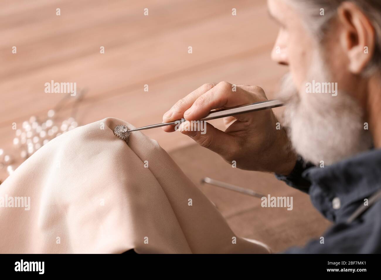 Jeweler making adornment in workshop Stock Photo - Alamy