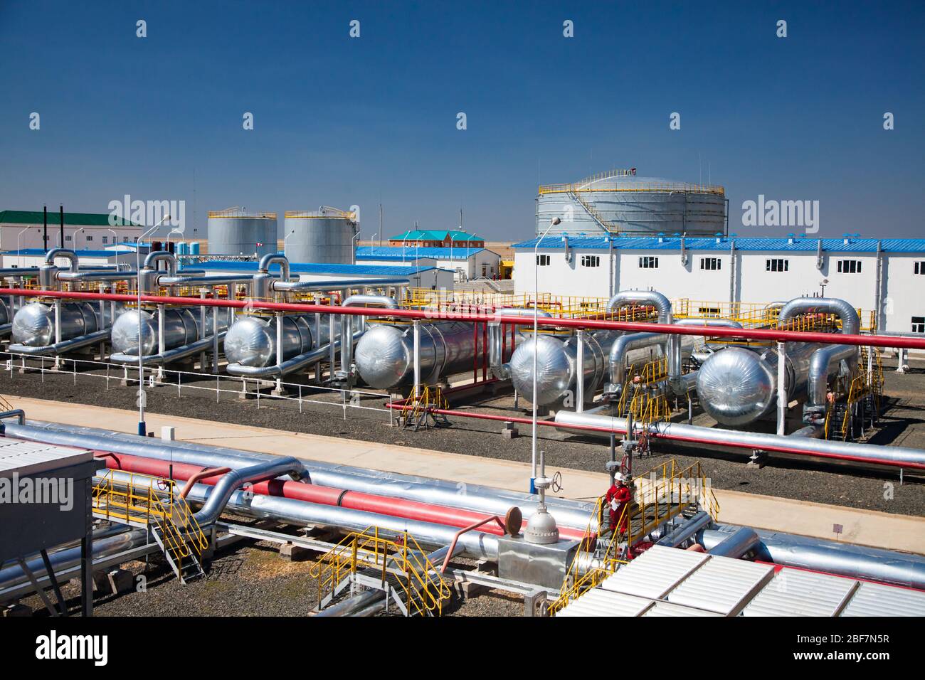 Panorama of oil refinery plant in desert. Pipelines, factory building ...