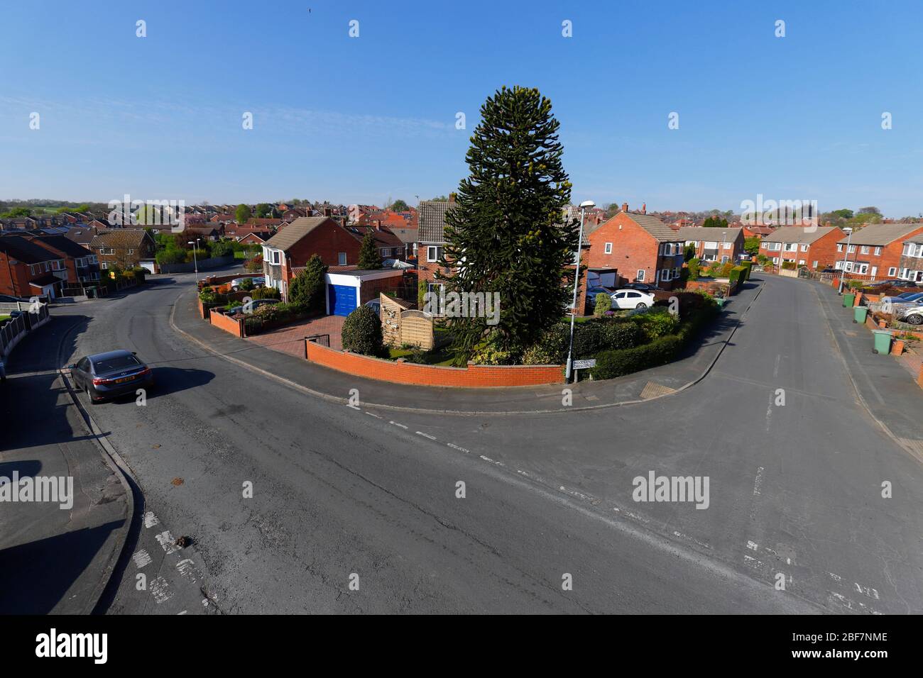 Looking along Hill Crest in Swillington with the junction of Woodland ...