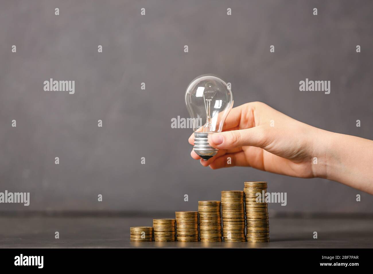 Business people bulb coins hi-res stock photography and images - Alamy