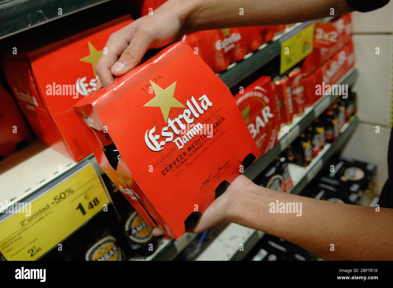 Estrella damm brewery hi-res stock photography and images - Alamy