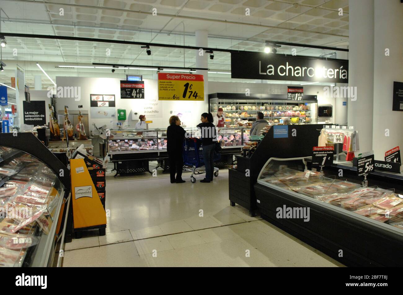 meat section in a supermarket Stock Photo - Alamy