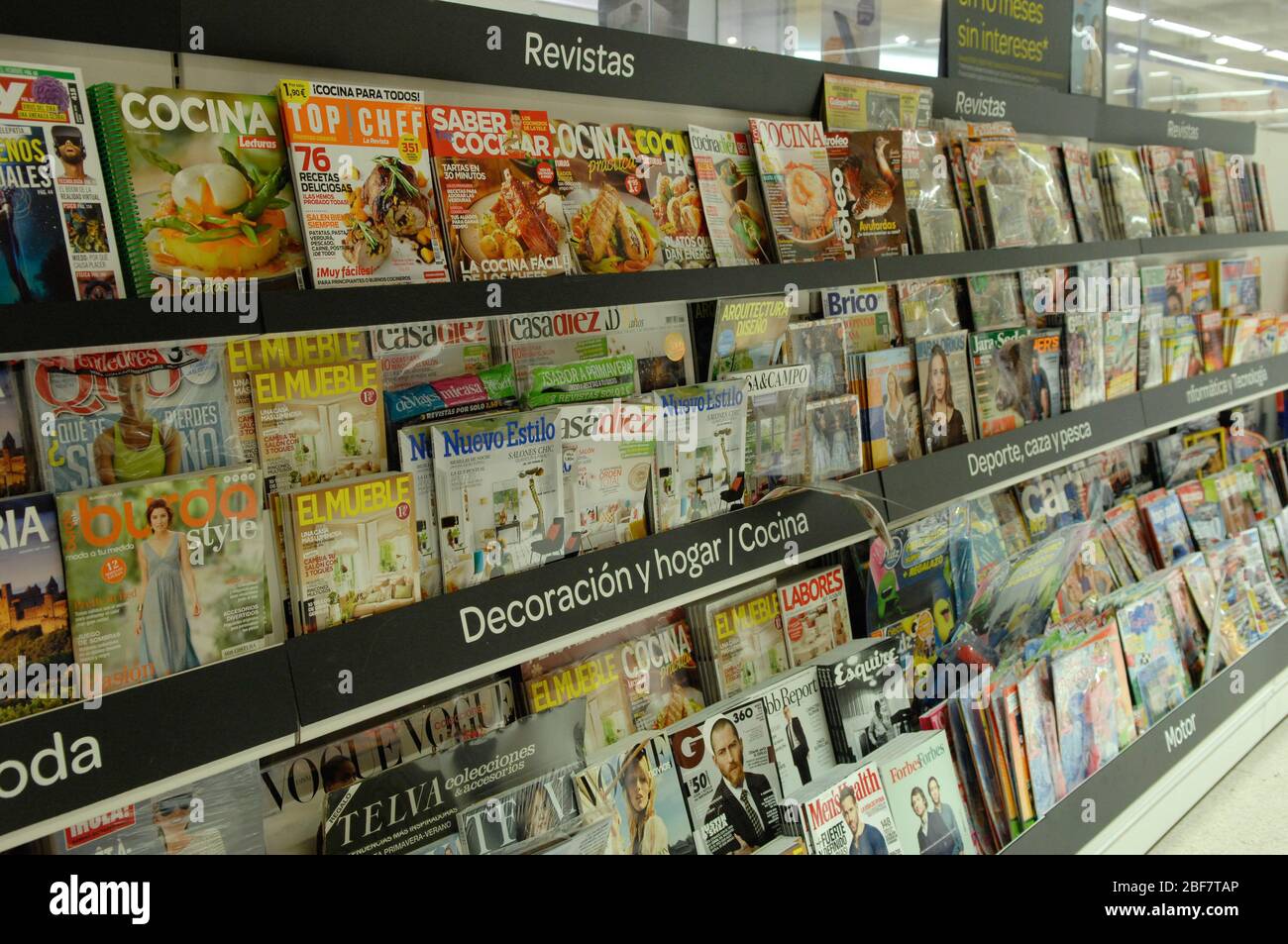 House magazines hi-res stock photography and images - Alamy