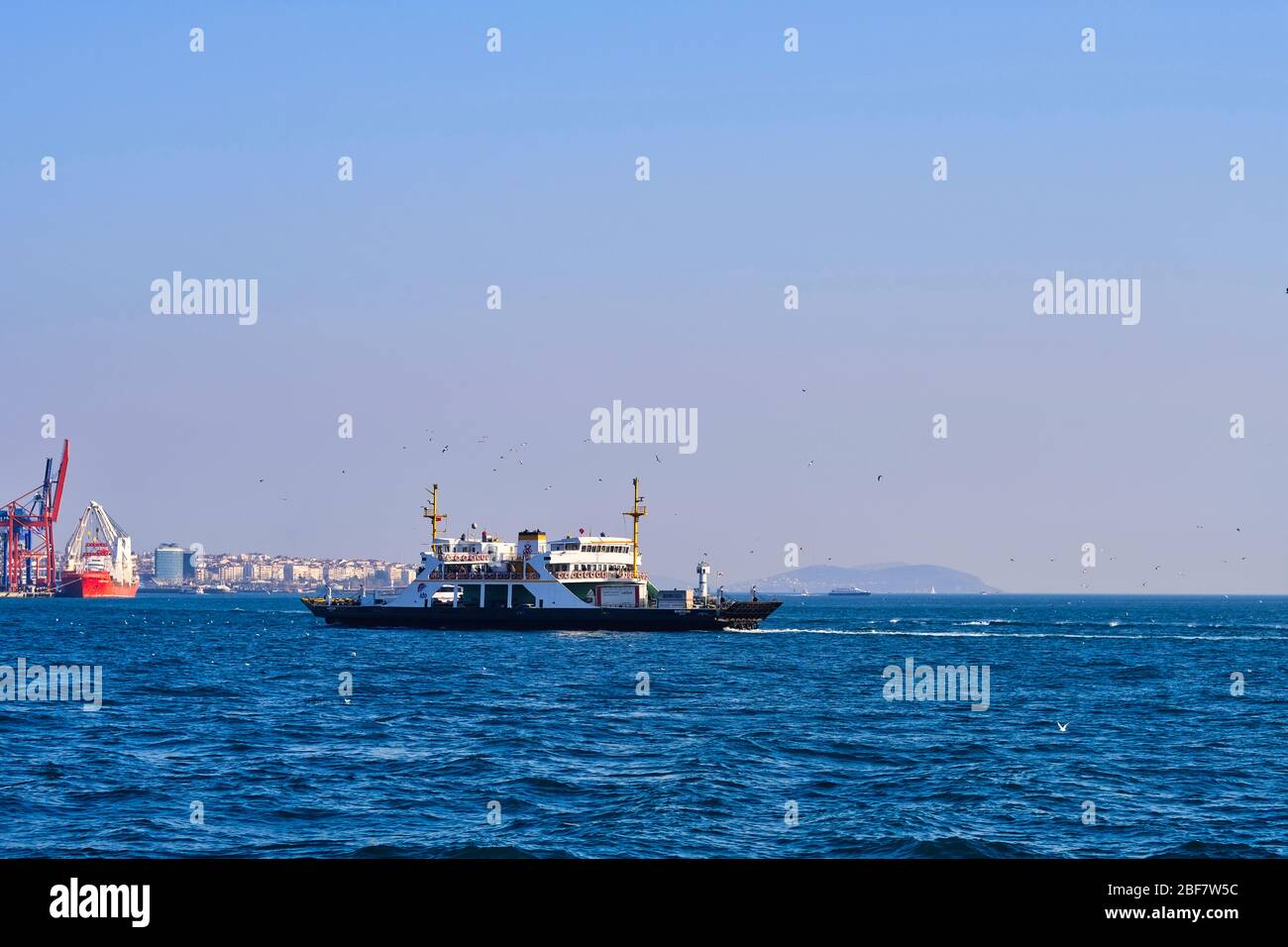 İDO Ferries carrying passengers in Istanbul Strait Stock Photo - Alamy
