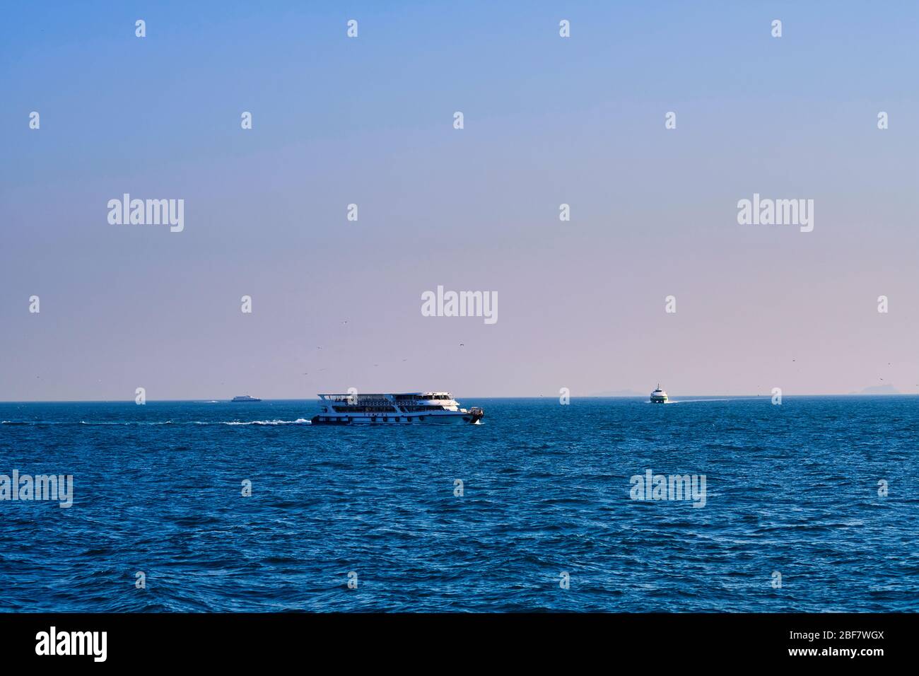 İDO Ferries carrying passengers in Istanbul Strait Stock Photo - Alamy