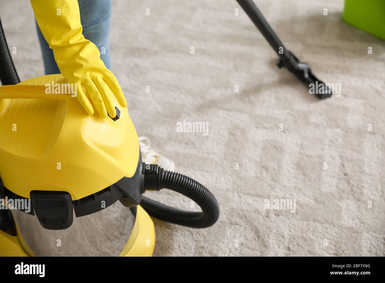 Girl cleaning kitchen with hoover hi-res stock photography and images ...
