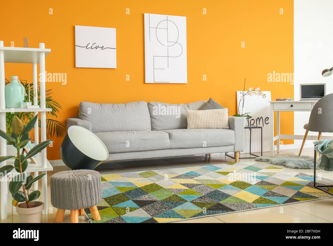 Interior of modern comfortable living room Stock Photo - Alamy