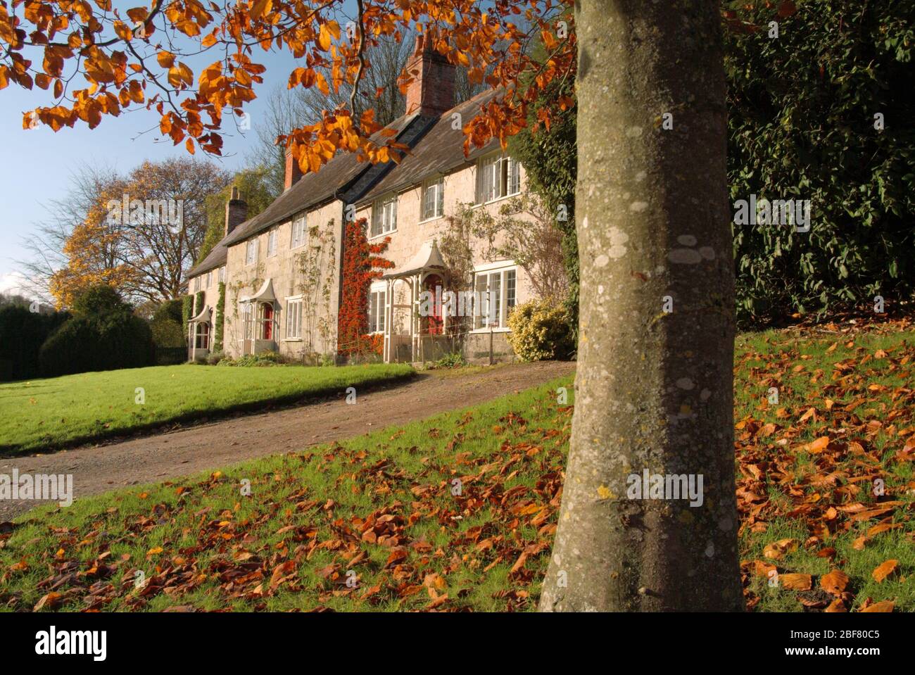 Cottages stourhead hi-res stock photography and images - Alamy
