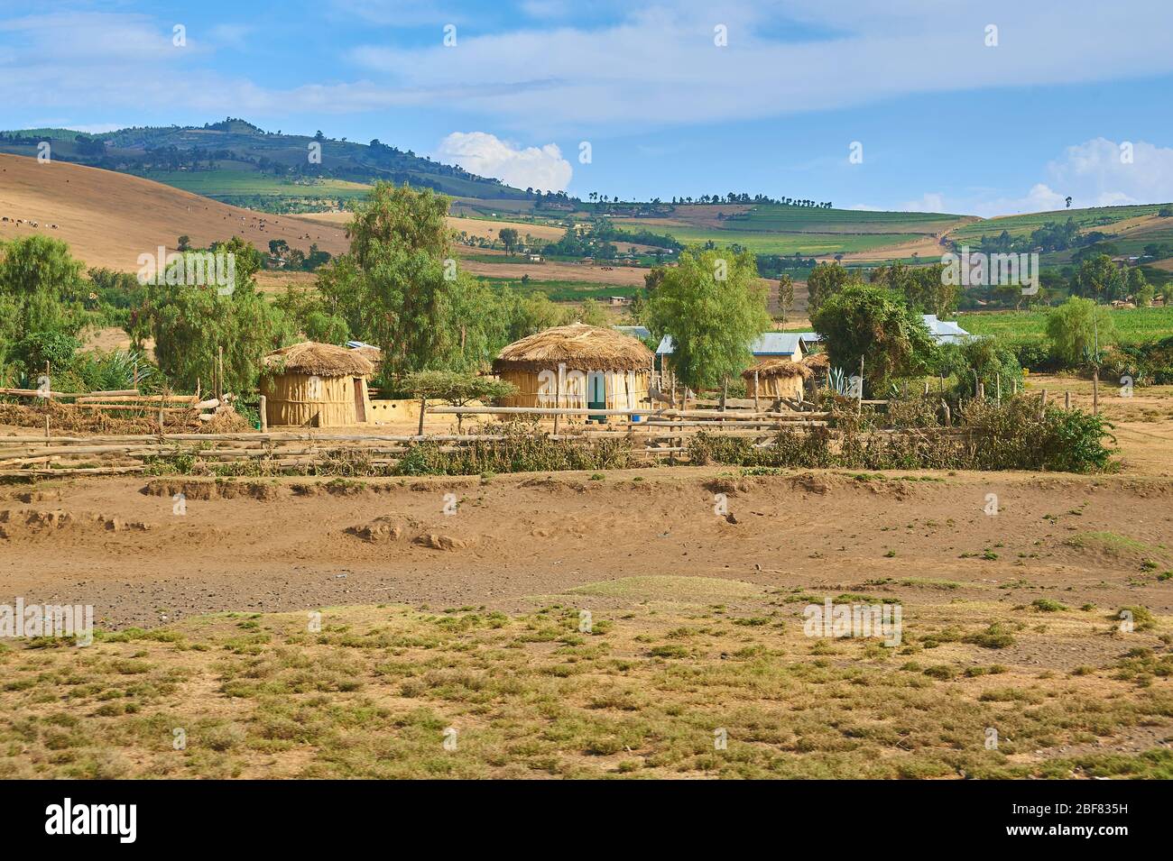 Round huts hi-res stock photography and images - Alamy