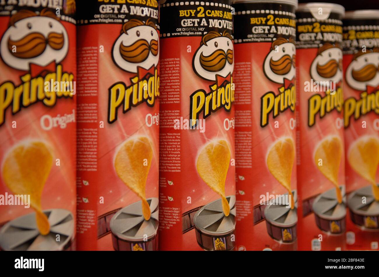 Pringles original flavour chips hi-res stock photography and images - Alamy