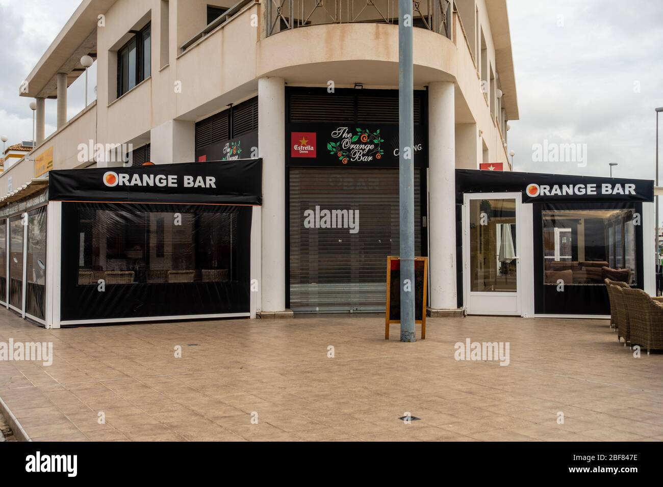 bar closed for business Stock Photo - Alamy