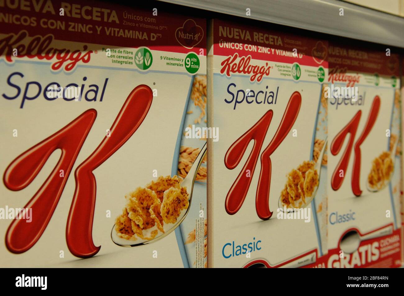 Kelloggs cereal supermarket hi-res stock photography and images - Alamy