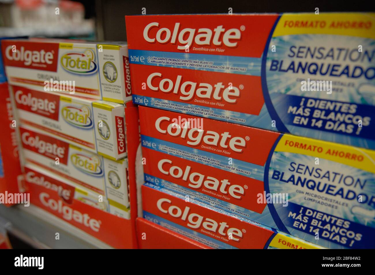 Supermarket colgate hi-res stock photography and images - Alamy