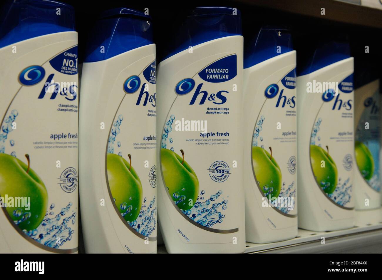 H&S shampoo apple fresh Stock Photo - Alamy