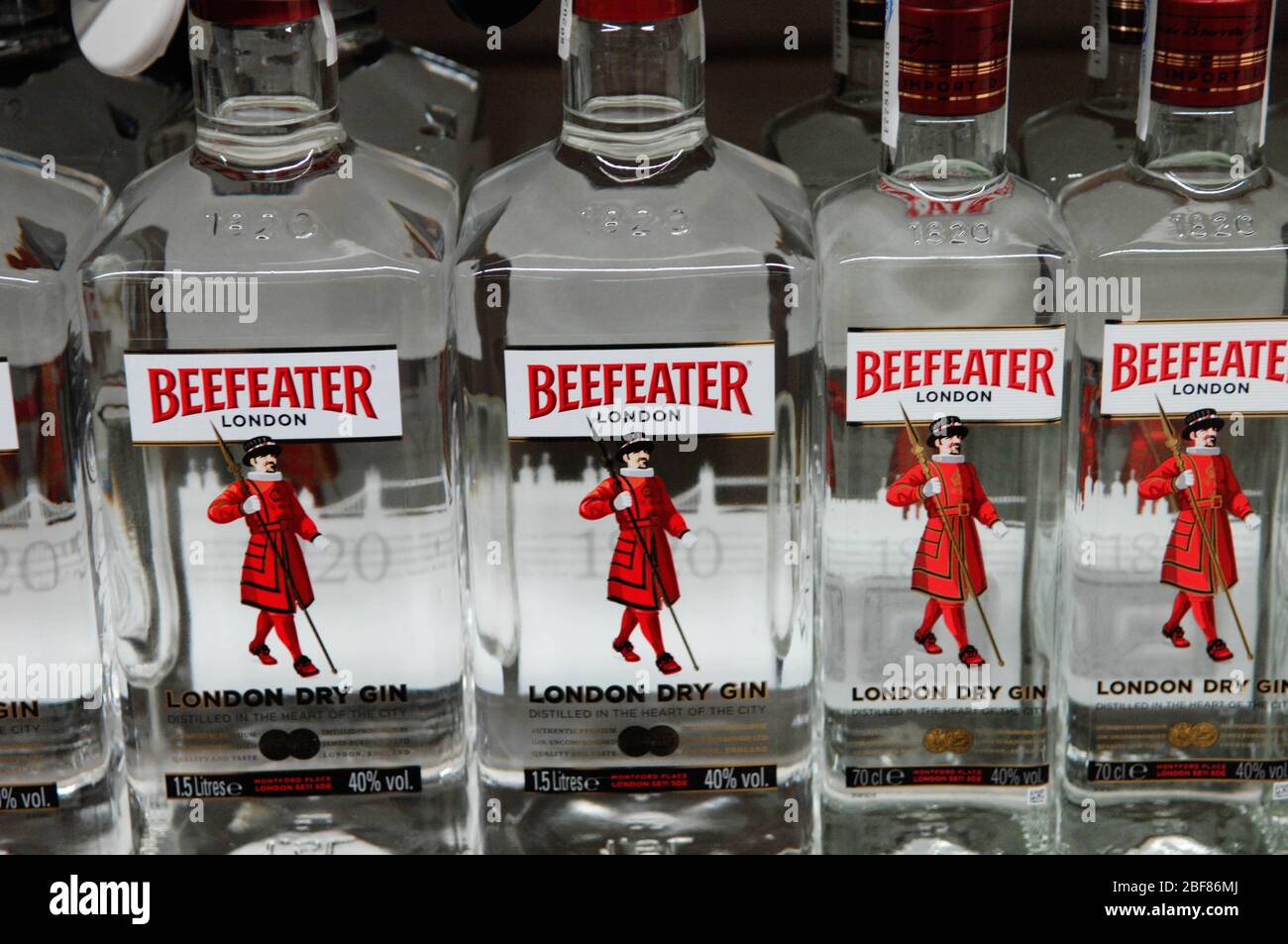 Beefeater london dry gin hi-res stock photography and images - Alamy