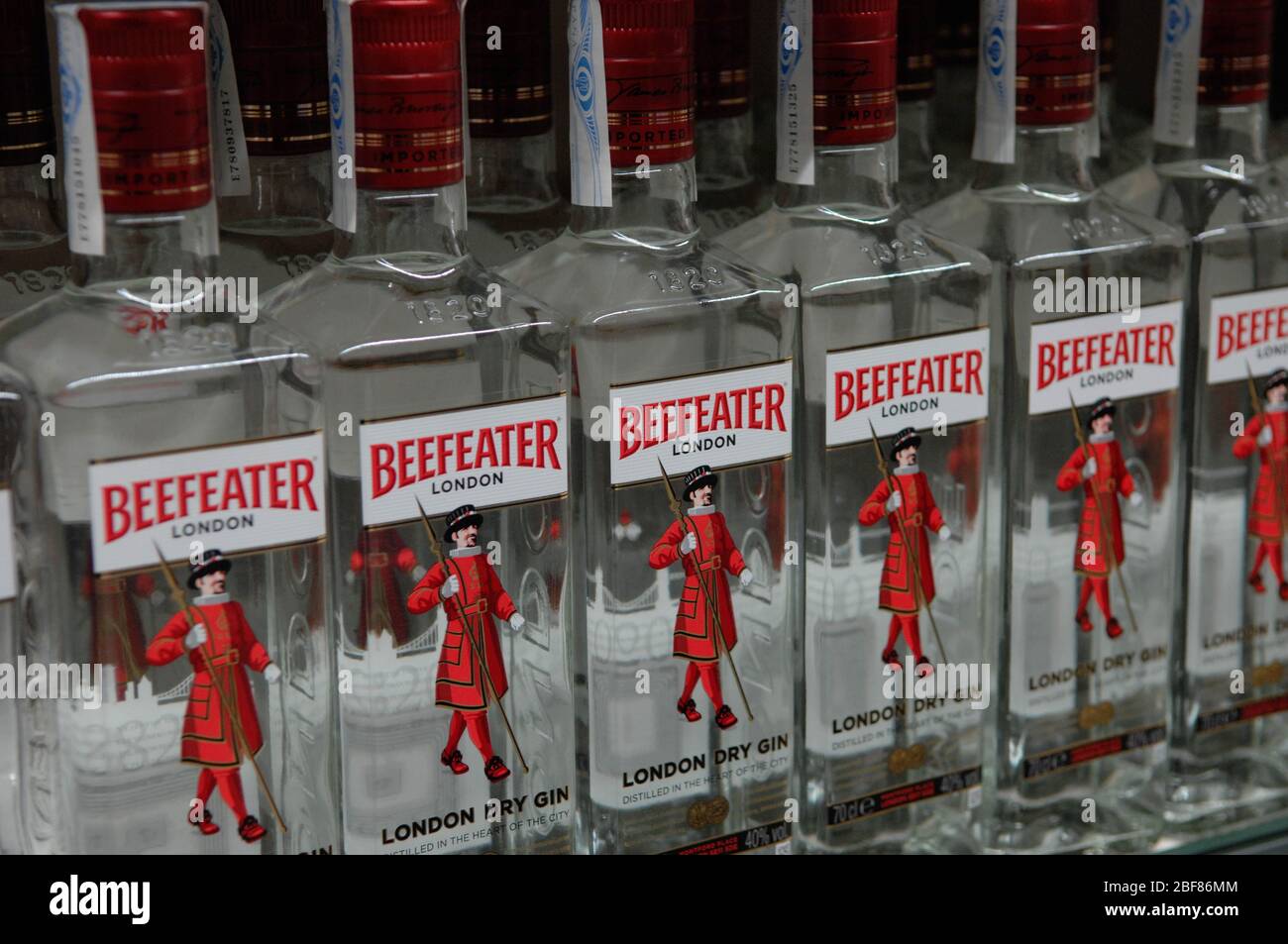 Beefeater london dry gin hi-res stock photography and images - Alamy