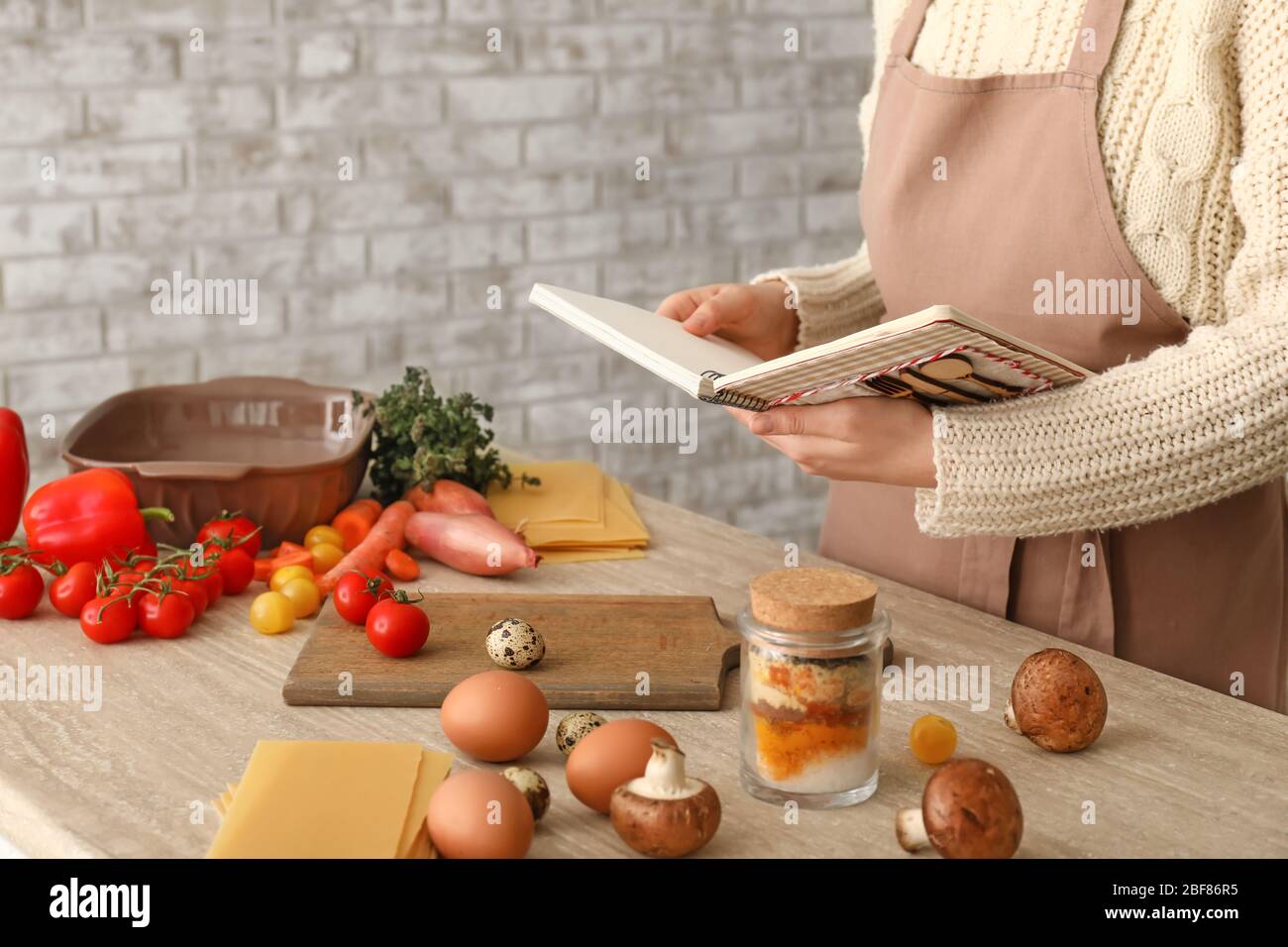 Woman cook book hi-res stock photography and images - Alamy