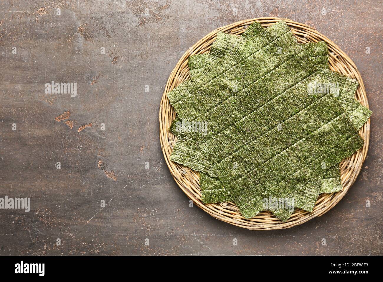 Plate tasty seaweed sheets hi-res stock photography and images - Alamy