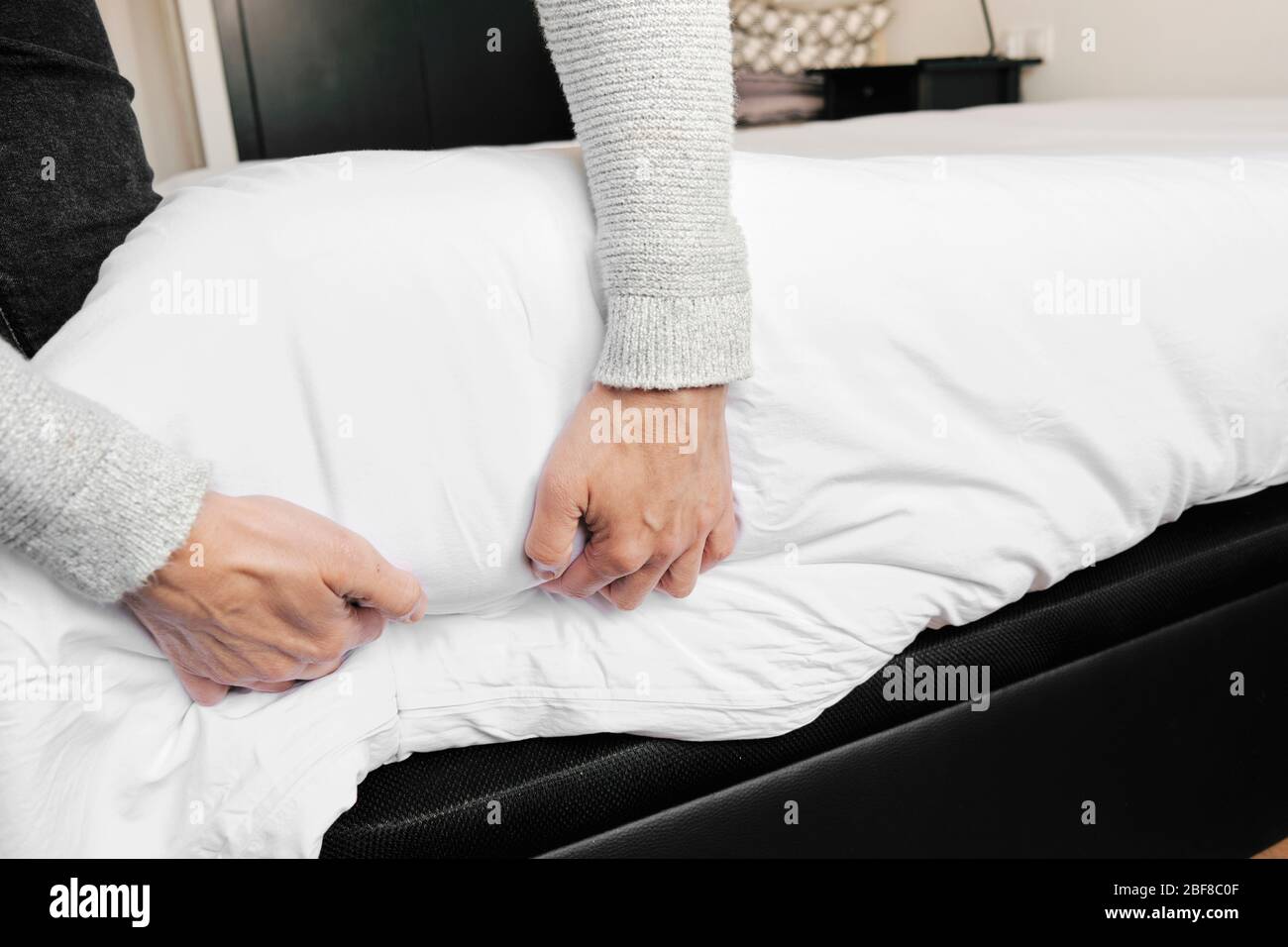 Making the bed linen hi-res stock photography and images - Alamy