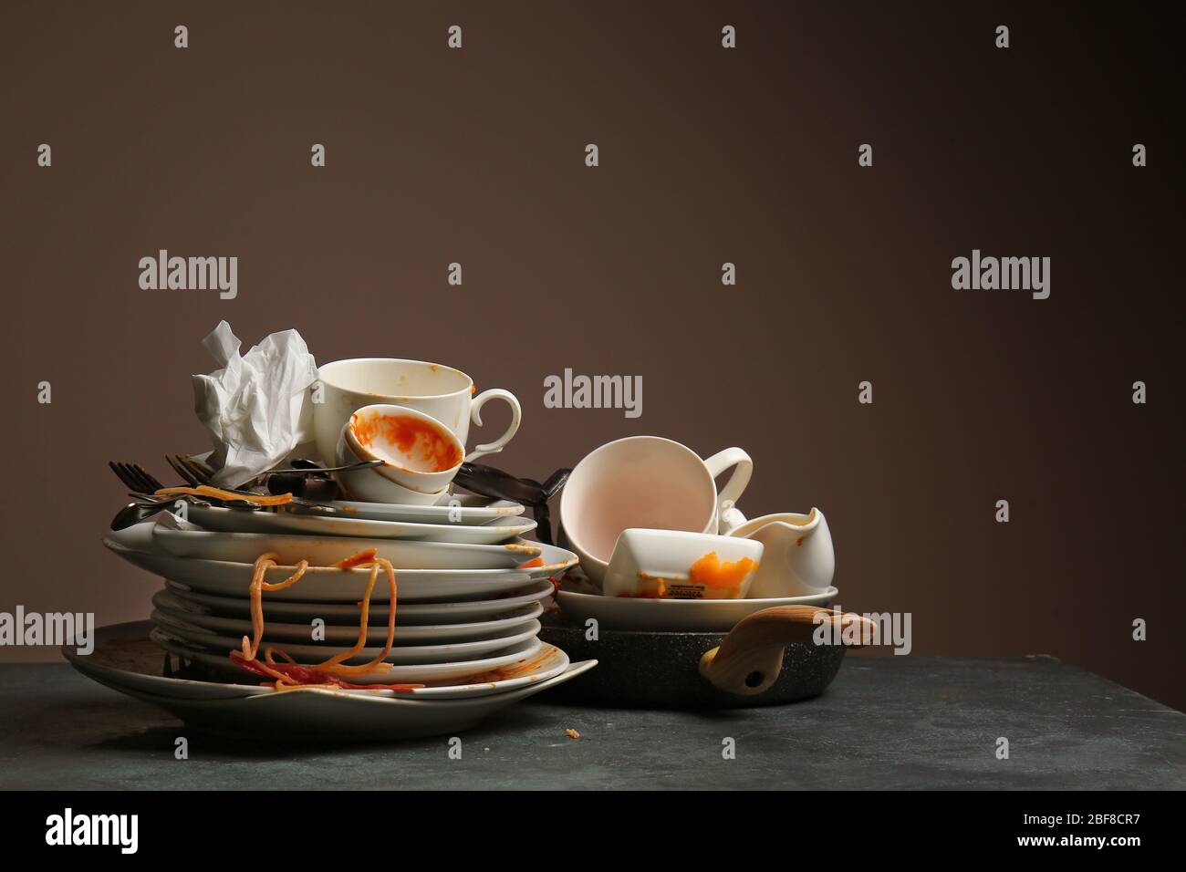 Dirty tableware hi-res stock photography and images - Alamy