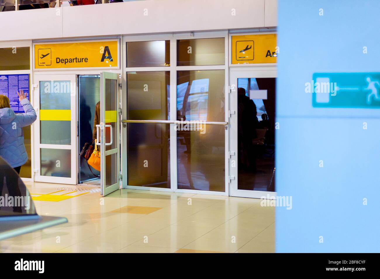 Airport boarding gate sign door hi-res stock photography and images - Alamy