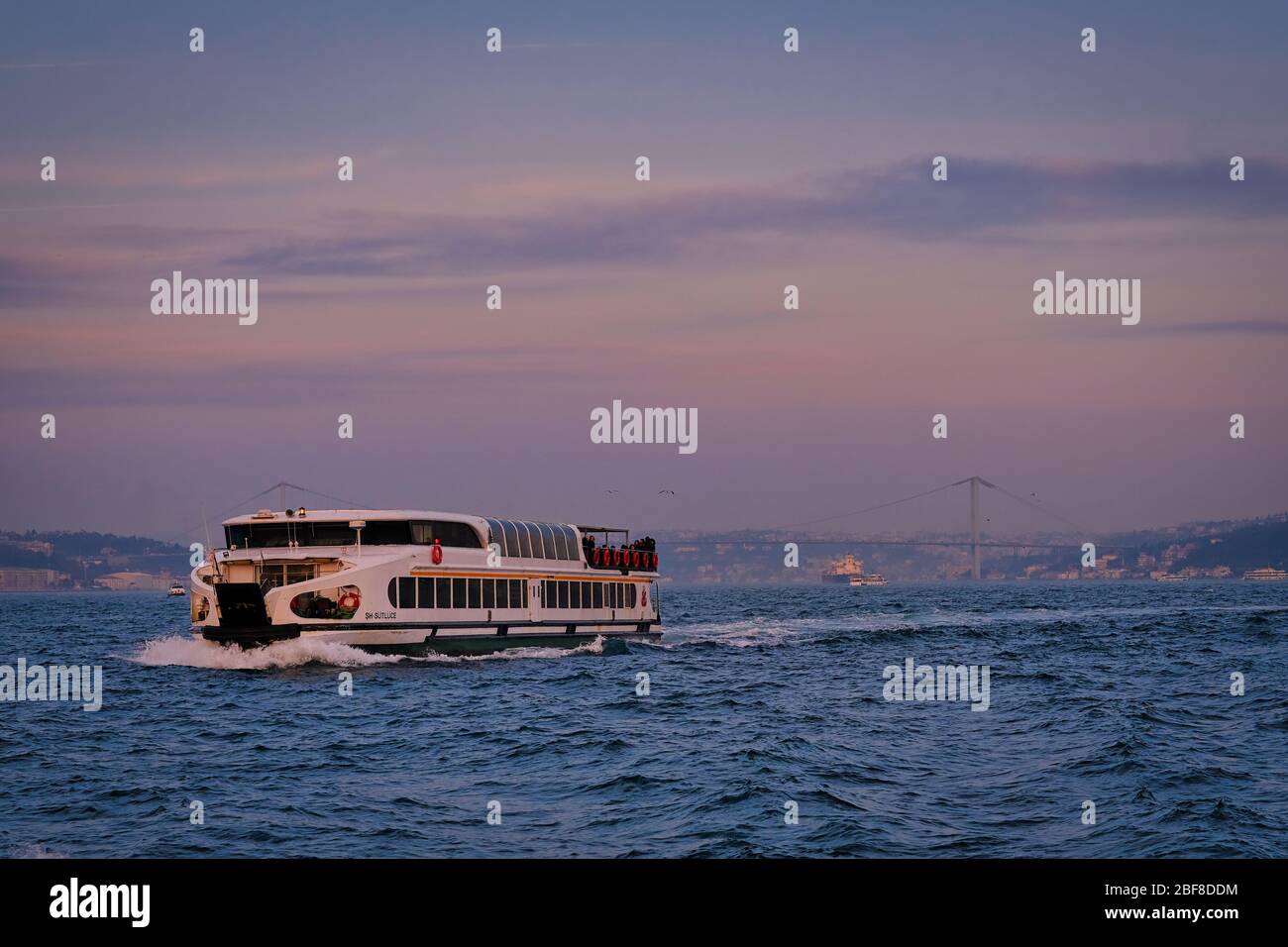 İDO Ferries carrying passengers in Istanbul Strait Stock Photo - Alamy