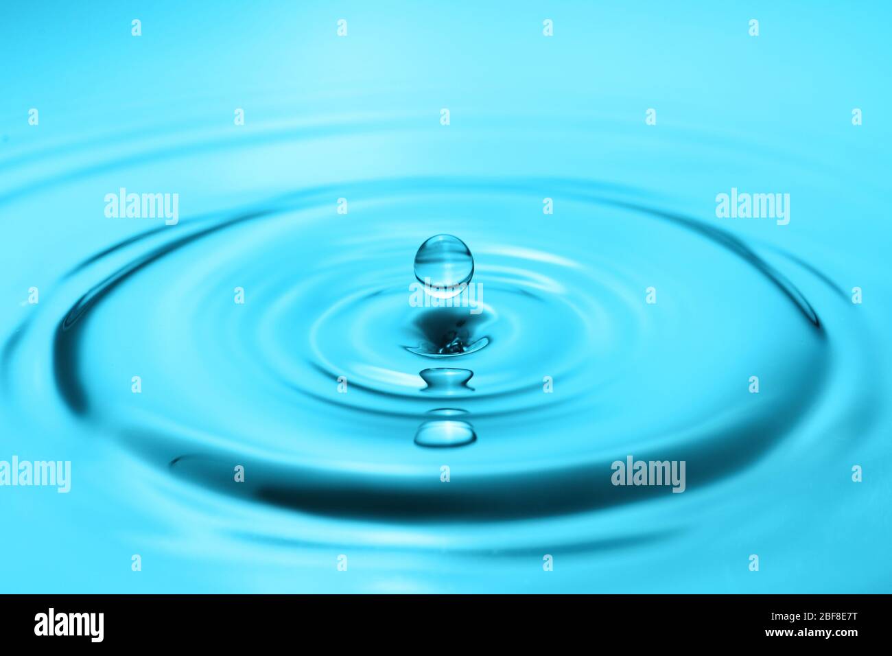 Dripping circles hi-res stock photography and images - Alamy