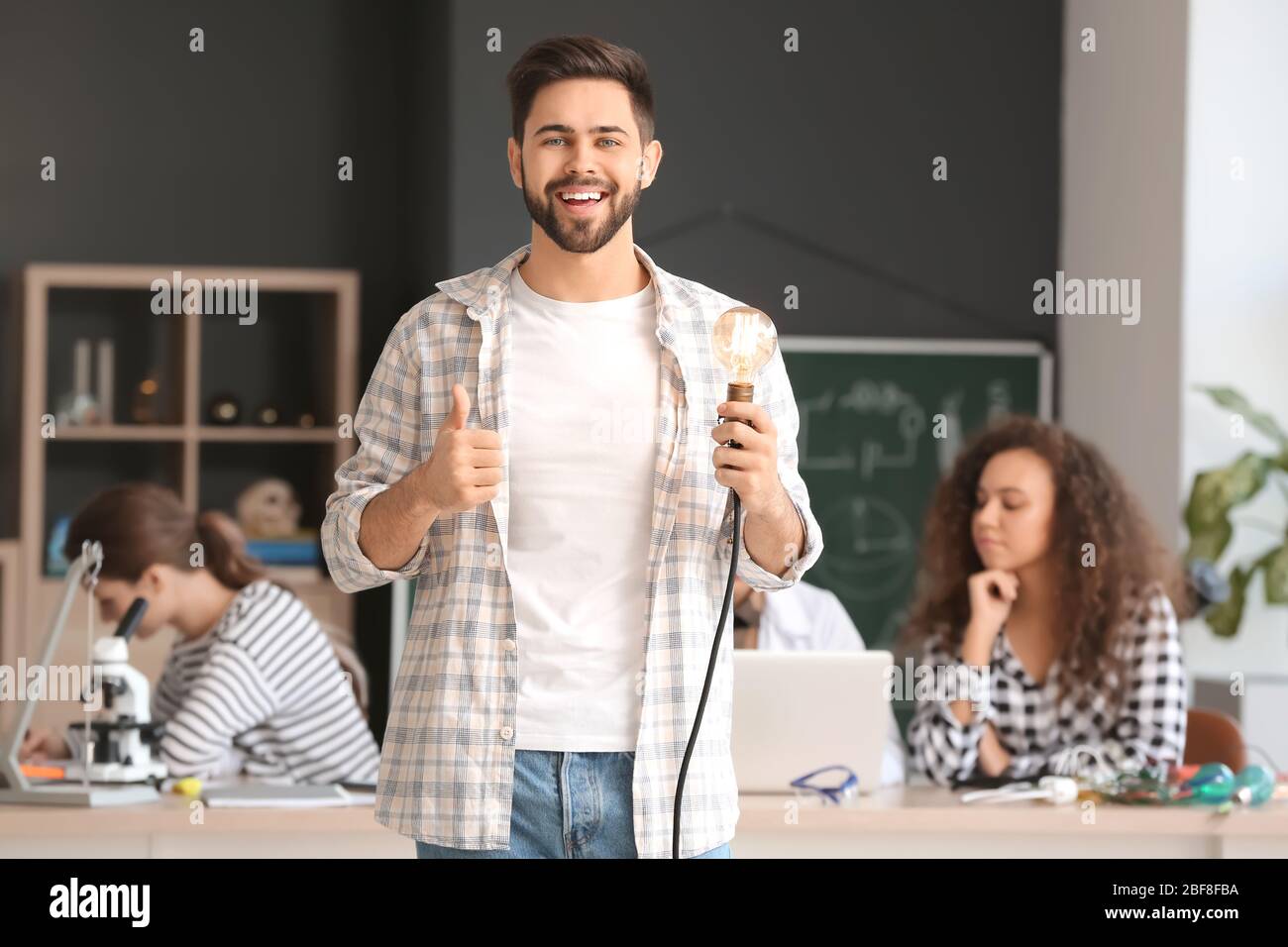 Showing new student classroom hi-res stock photography and images - Alamy