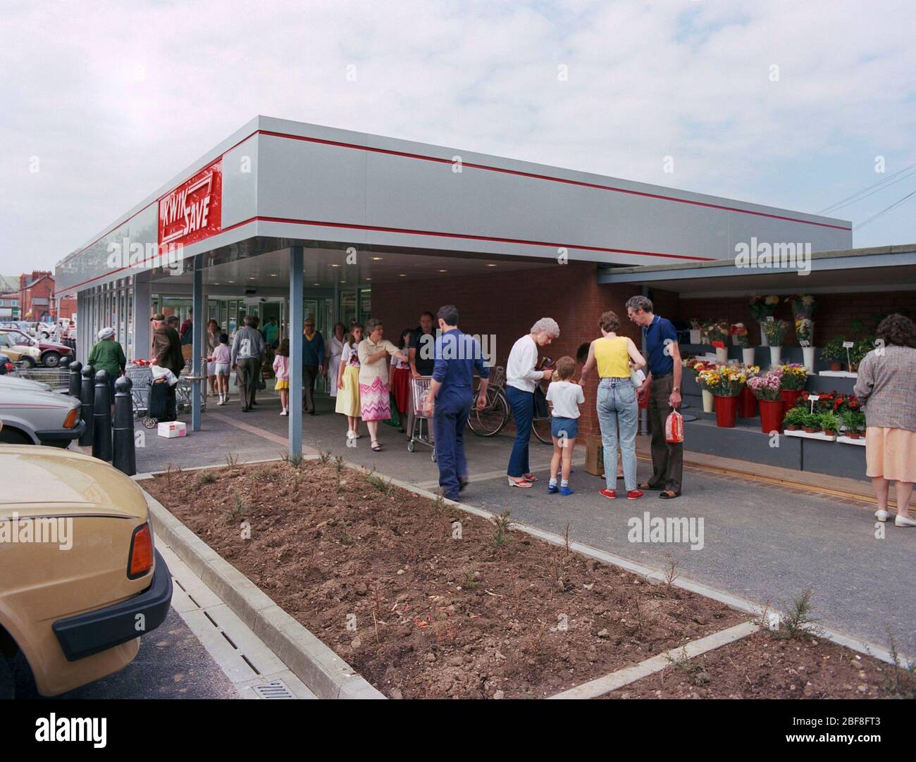 1980s shopping kwik save hi-res stock photography and images - Alamy
