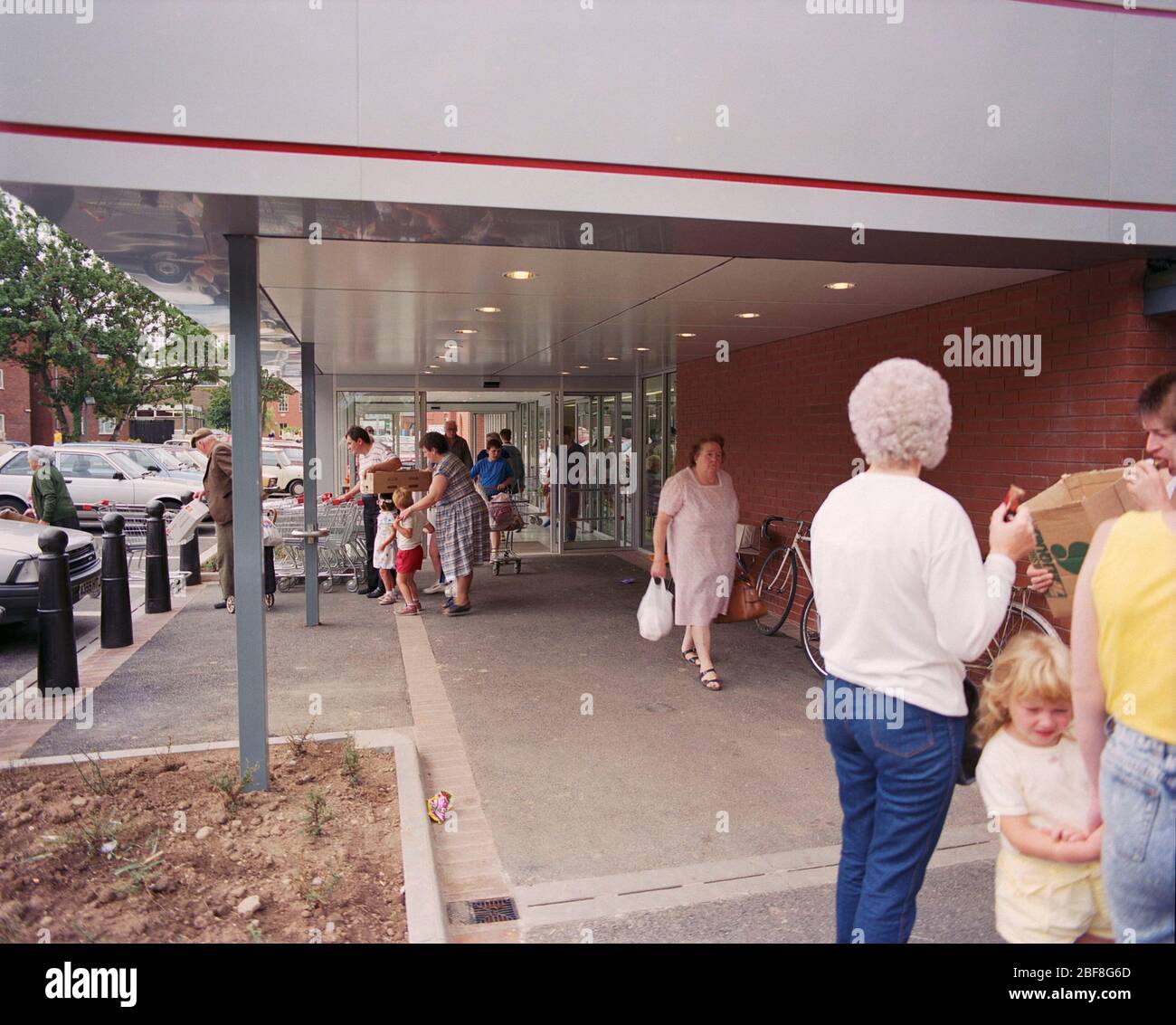 1980s shopping kwik save hi-res stock photography and images - Alamy