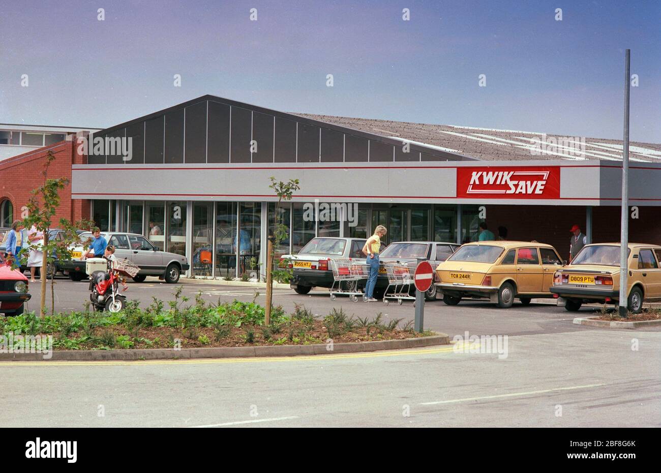 1980s shopping kwik save hi-res stock photography and images - Alamy
